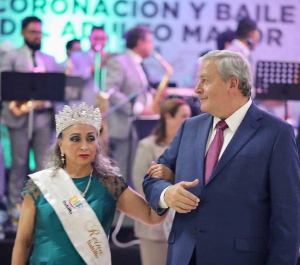 Tiene DIF Saltillo nueva reina; refrendan apoyo a adultos mayores