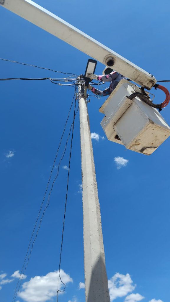 VÍCTOR LEIJA CUMPLE CON HABITANTES DE TANQUE NUEVO AL MEJORAR ALUMBRADO ...