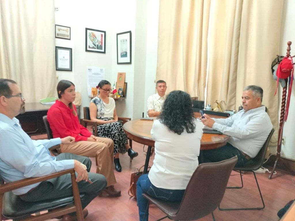 FIRMA VÍCTOR LEIJA CONVENIO DE COLABORACIÓN CON CLÍNICA PARA BRINDAR ...