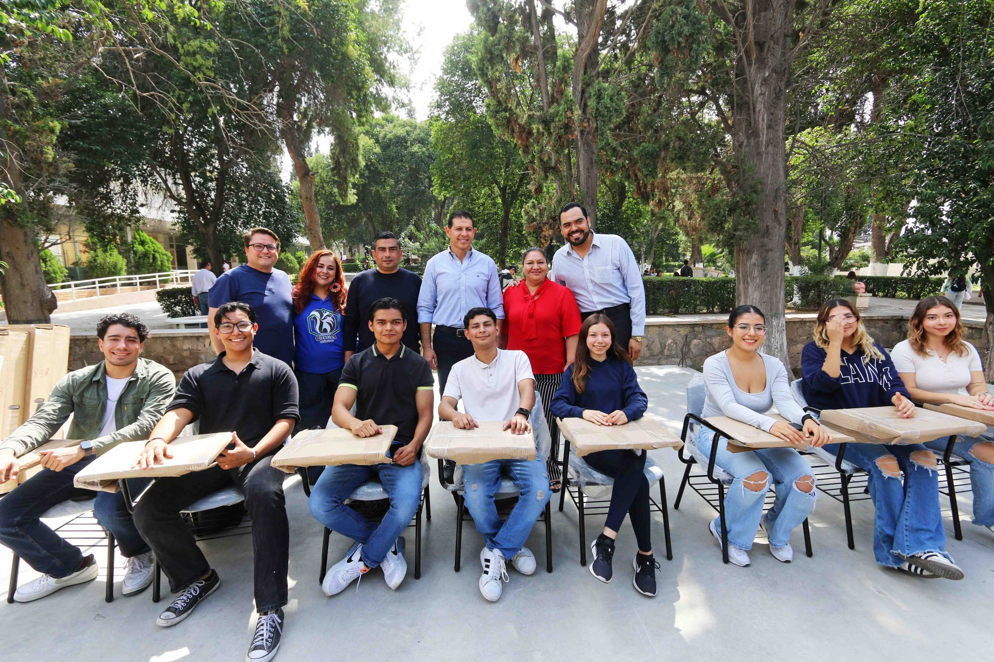 Entrega Rector de la UAdeC Mobiliario a la Escuela de Bachilleres ...